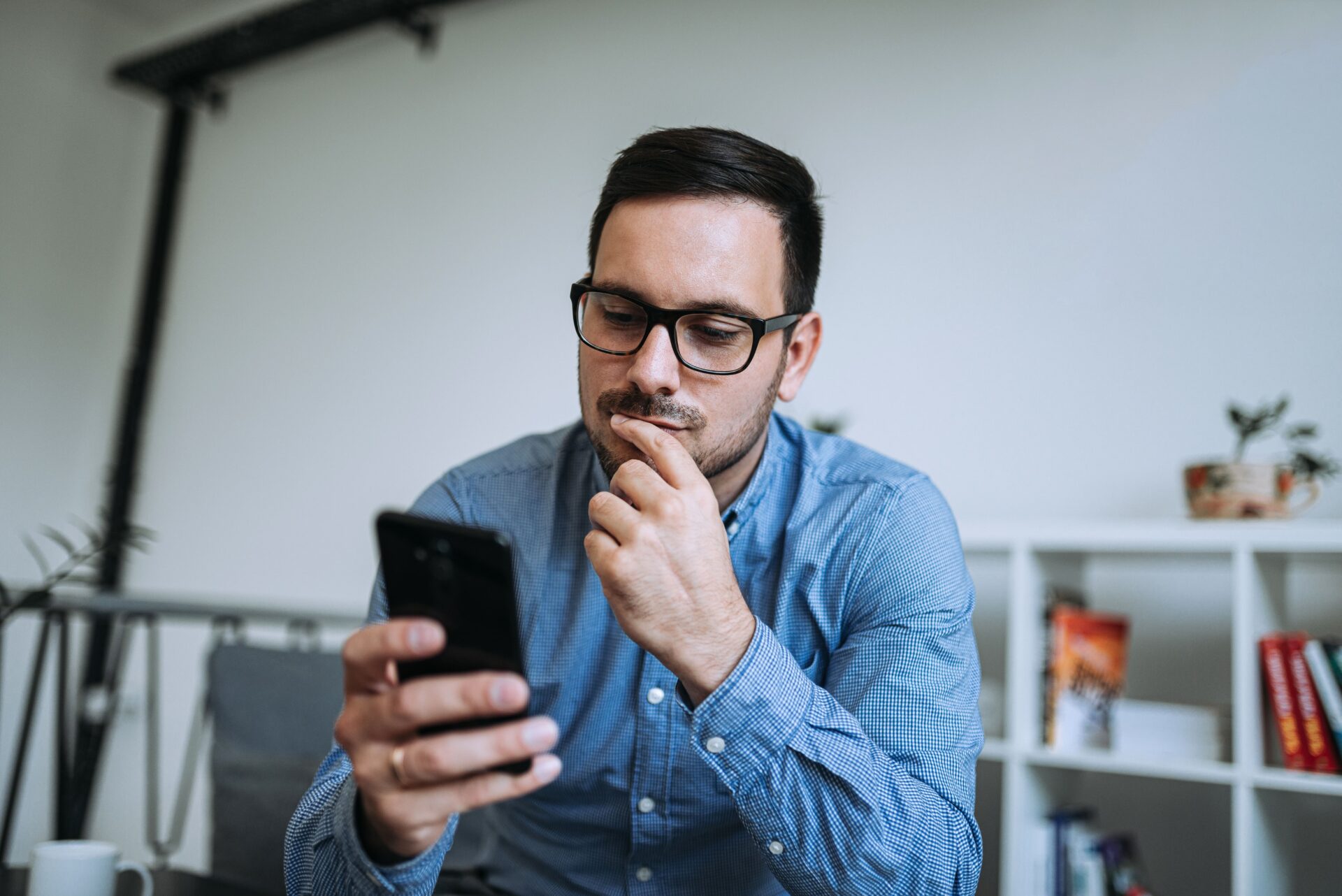 Smishing Scams: How to Spot and Avoid Fraudulent Text Messages - Park ...